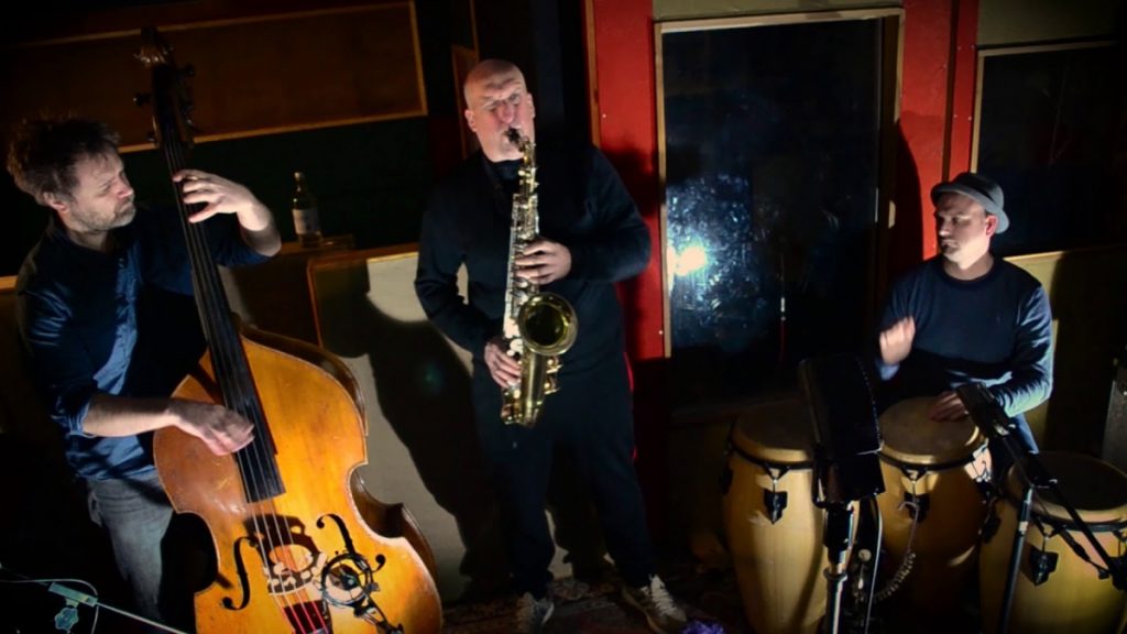 Vinile sul divano, alla scoperta di Tony Burkill – DOPPIO JAZZ Storie ...